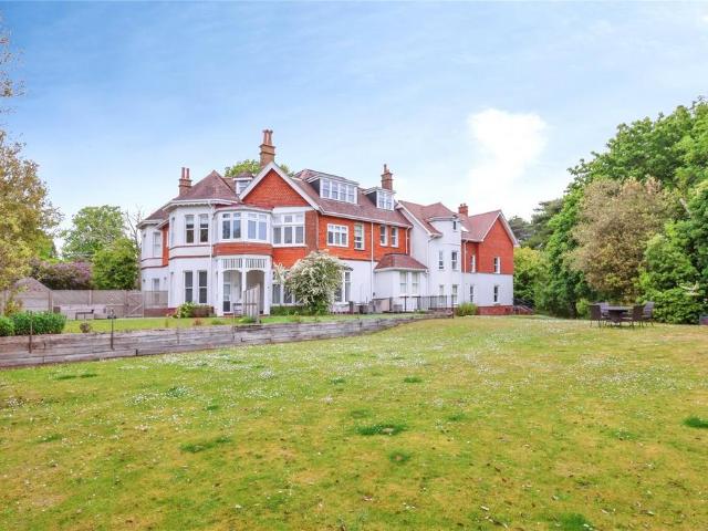 3 bedroom flat for sale