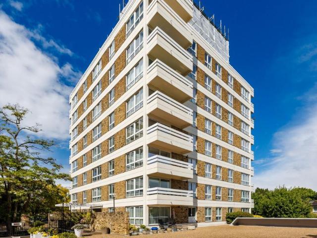 3 bedroom flat for sale