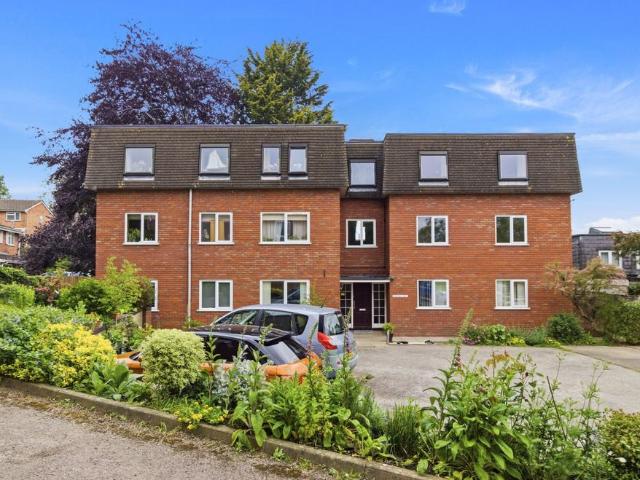 3 bedroom flat for sale
