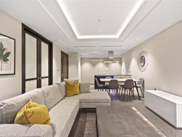 3 bedroom flat for sale