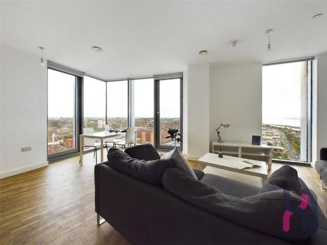 3 bedroom flat for sale