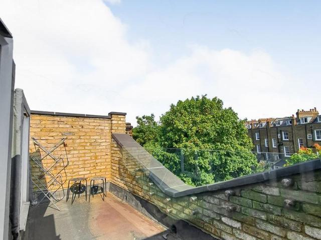 3 bedroom flat for sale