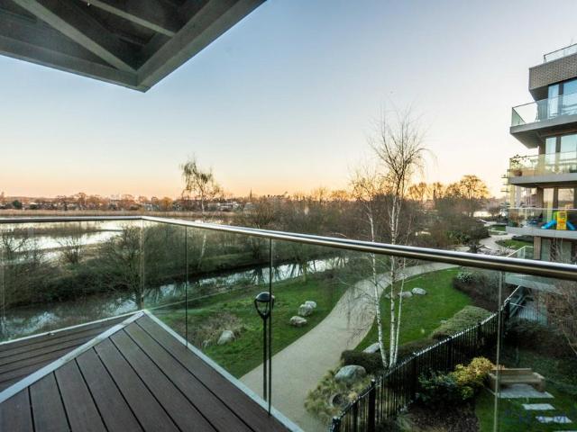 3 bedroom flat for sale