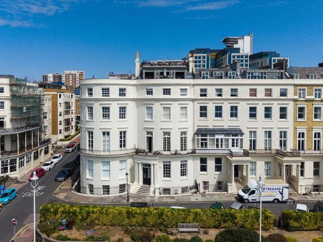 3 bedroom flat for sale