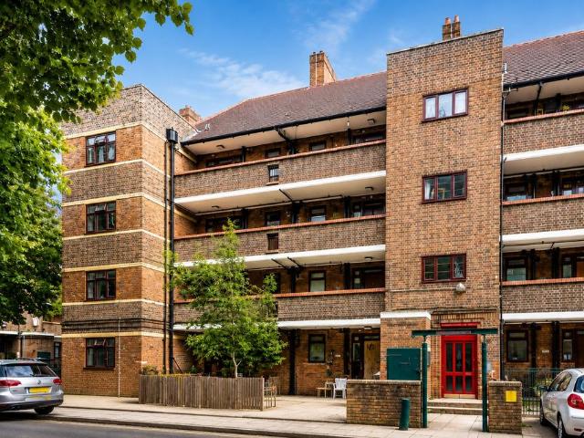 3 bedroom flat for sale
