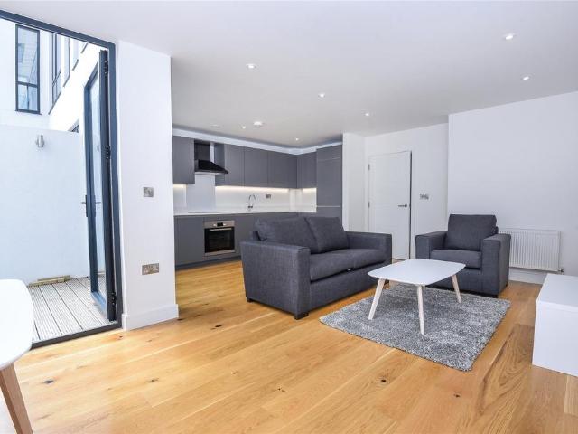 3 bedroom flat for sale