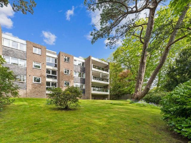 3 bedroom flat for sale