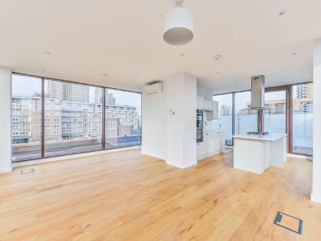 3 bedroom flat for sale