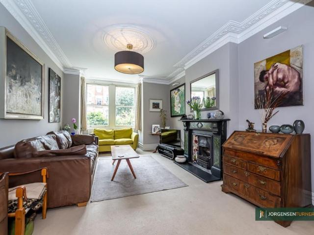 3 bedroom flat for sale