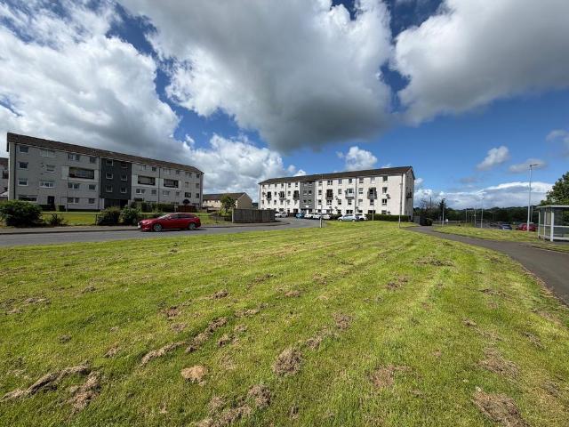 3 bedroom flat for sale