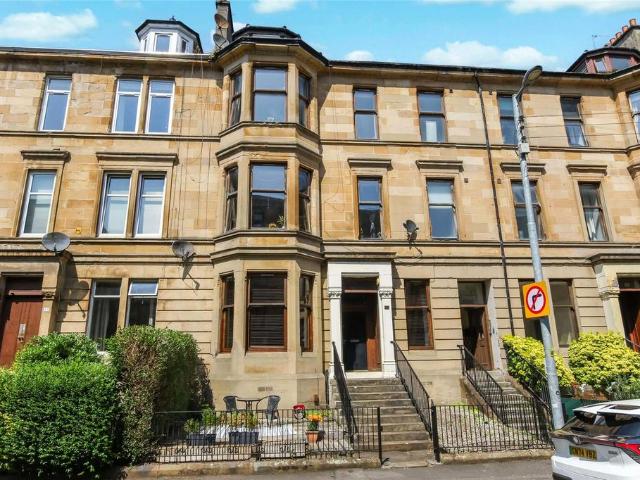 3 bedroom flat for sale