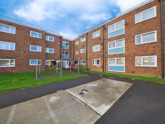 3 bedroom flat for sale