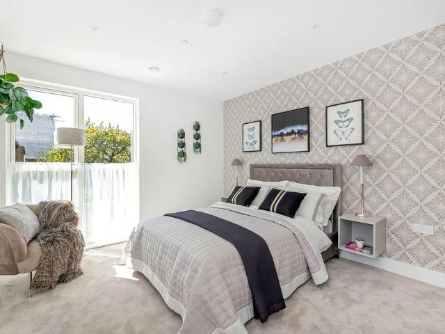 3 bedroom flat for sale