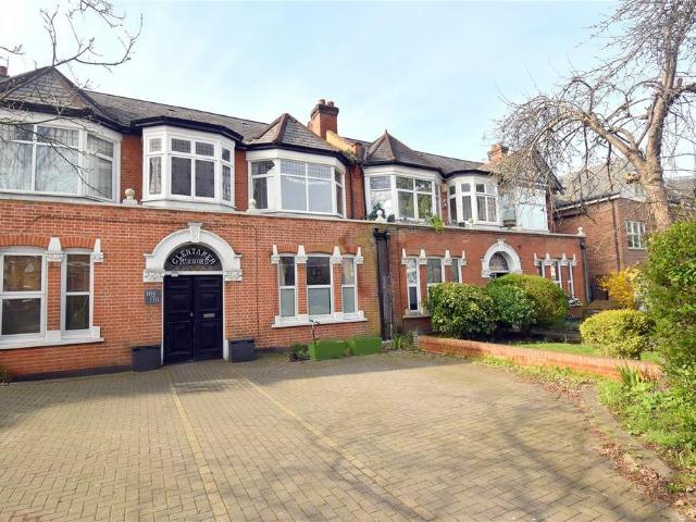 3 bedroom flat for sale