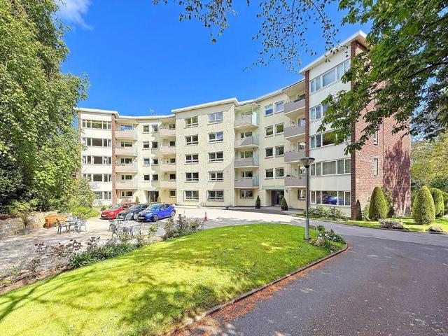 3 bedroom flat for sale