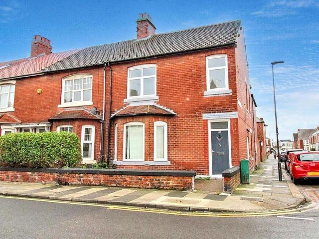3 bedroom flat for sale