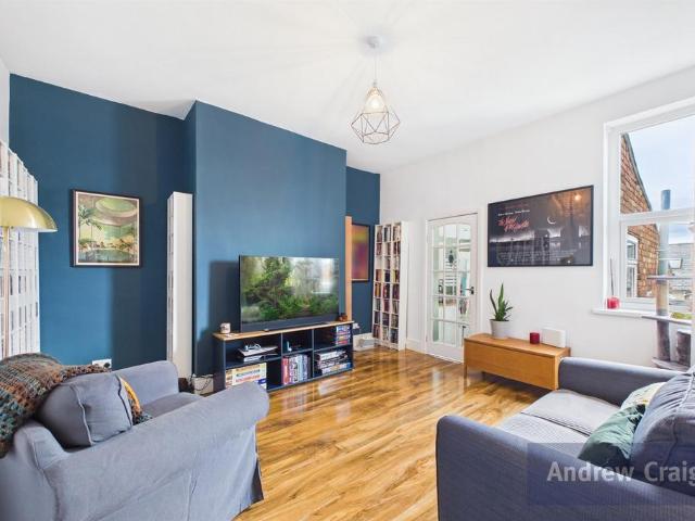 3 bedroom flat for sale