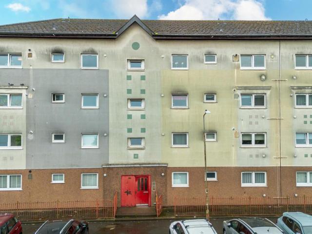 3 bedroom flat for sale