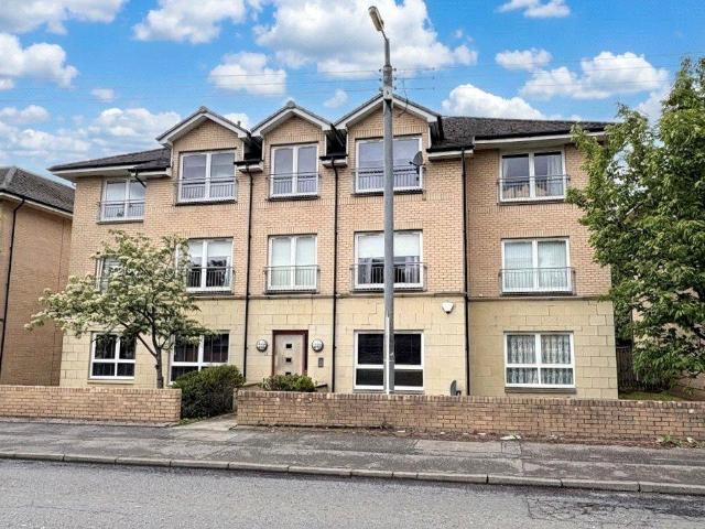 3 bedroom flat for sale