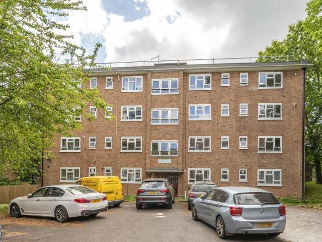 3 bedroom flat for sale