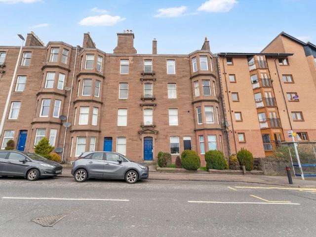 3 bedroom flat for sale