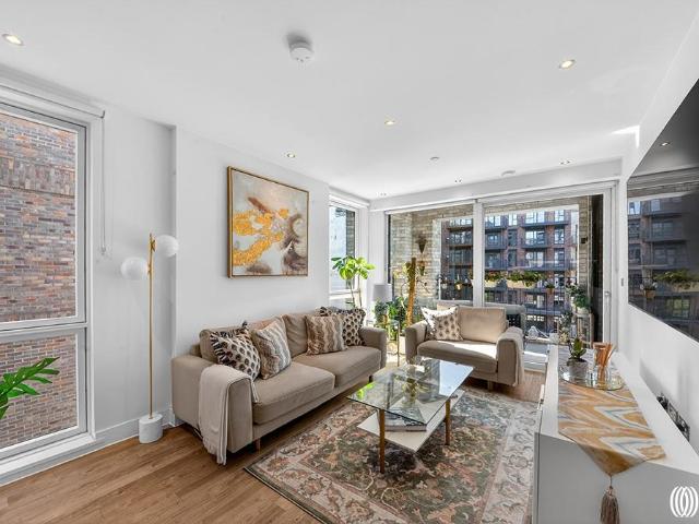 3 bedroom flat for sale
