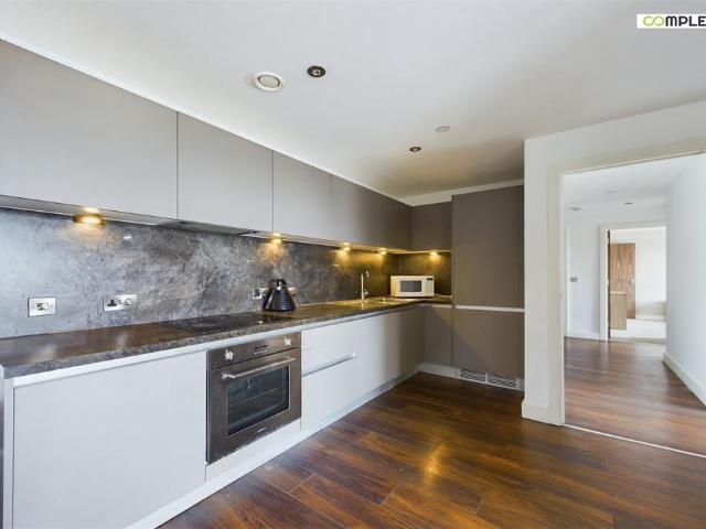 3 bedroom flat for sale