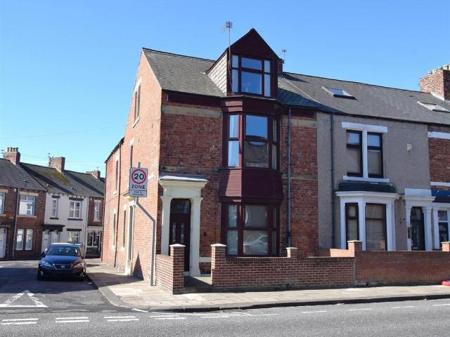 3 bedroom flat for sale