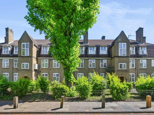 3 bedroom flat for sale