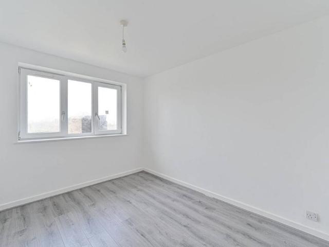 3 bedroom flat for sale