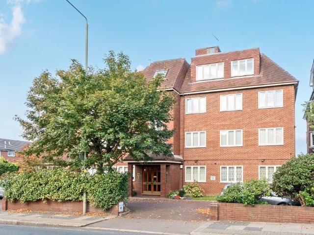 3 bedroom flat for sale