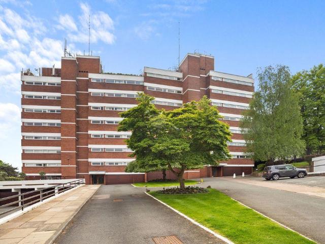 3 bedroom flat for sale