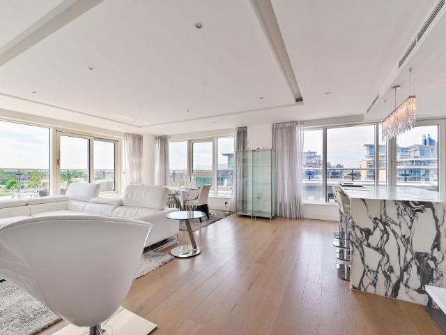 3 bedroom flat for sale