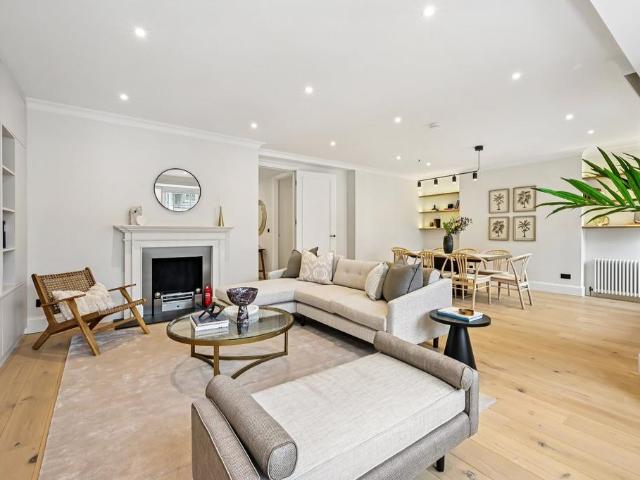 3 bedroom flat for sale