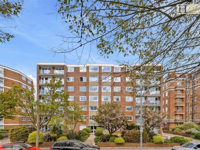 3 bedroom flat for sale