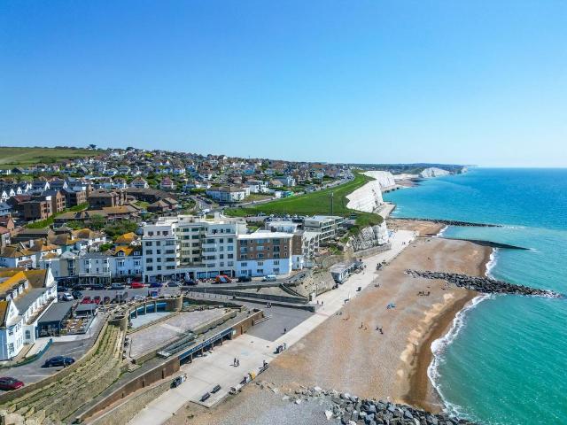 3 bedroom flat for sale
