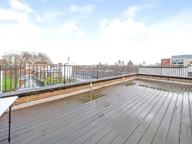 3 bedroom flat for sale