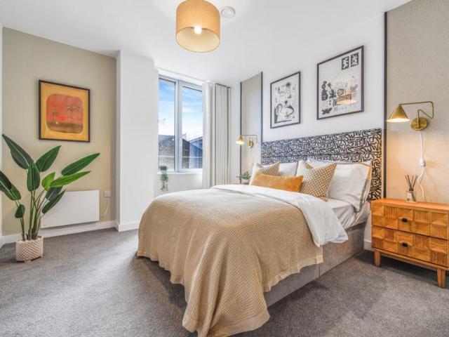 3 bedroom flat for sale