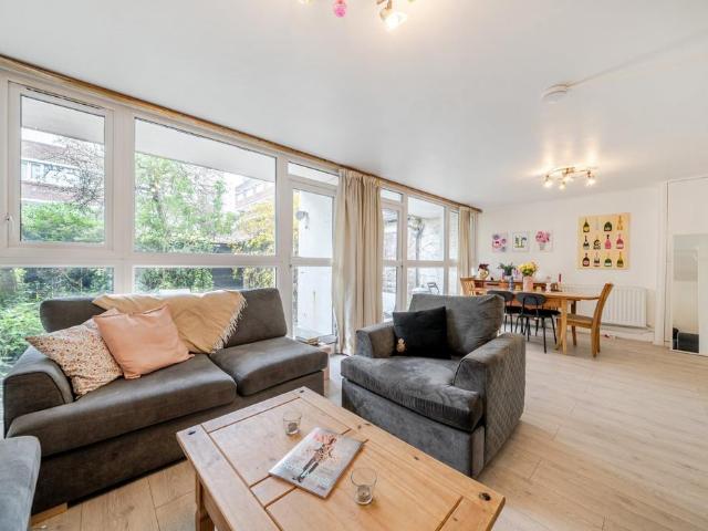 3 bedroom flat for sale