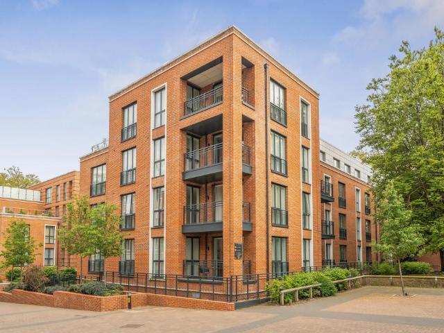 3 bedroom flat for sale