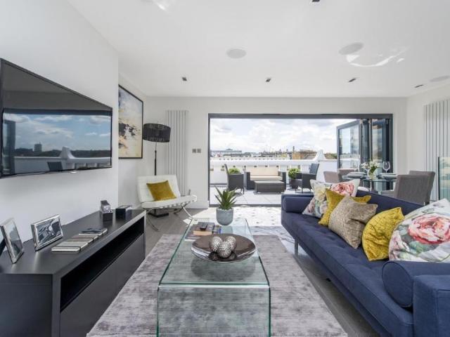3 bedroom flat for sale