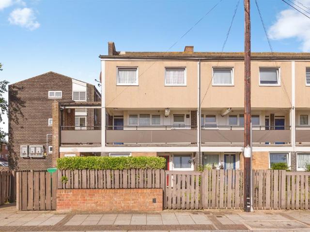 3 bedroom flat for sale