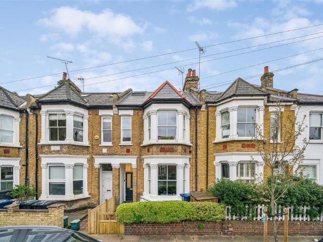 3 bedroom flat for sale
