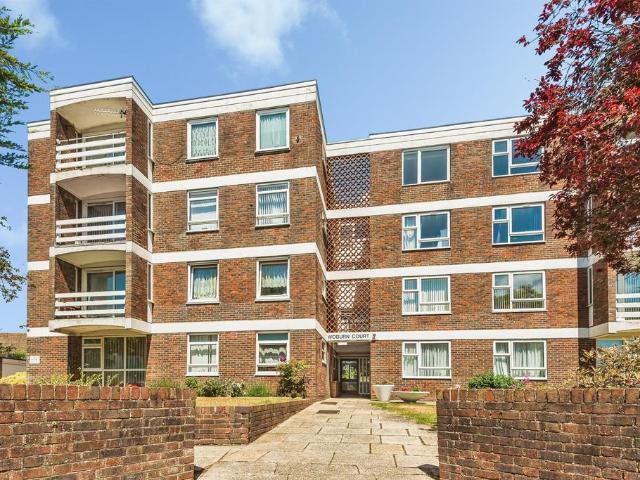 3 bedroom flat for sale