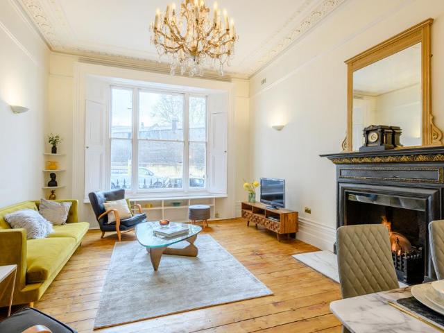 3 bedroom flat for sale