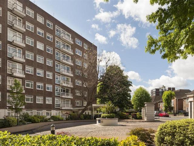 3 bedroom flat for sale