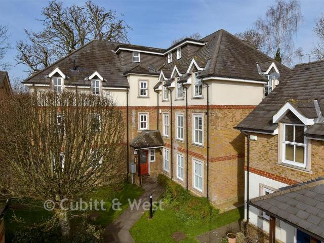 3 bedroom flat for sale