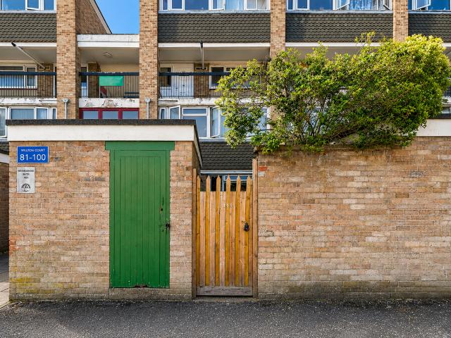 3 bedroom flat for sale