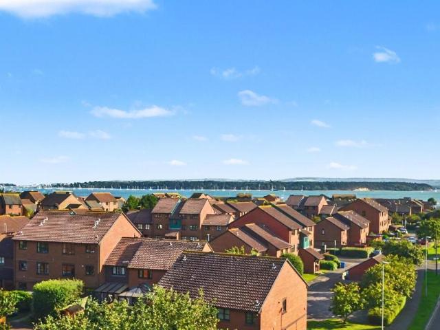 3 bedroom flat for sale