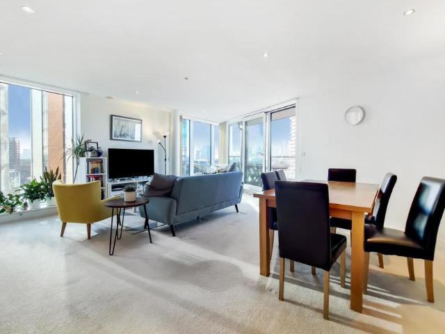 3 bedroom flat for sale